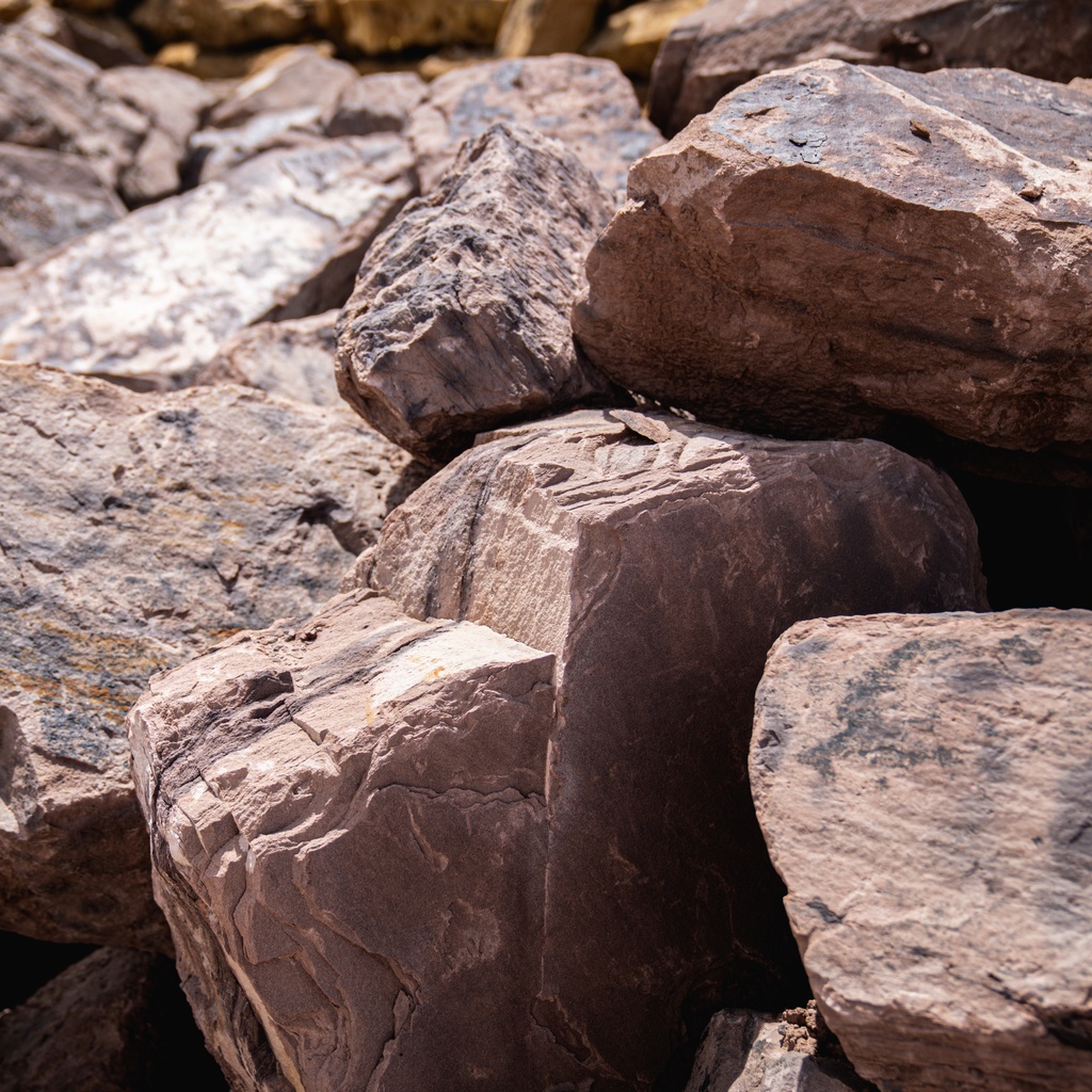 CASTLEMAINE FEATURE ROCKS LARGE | Daisy's Garden Supplies