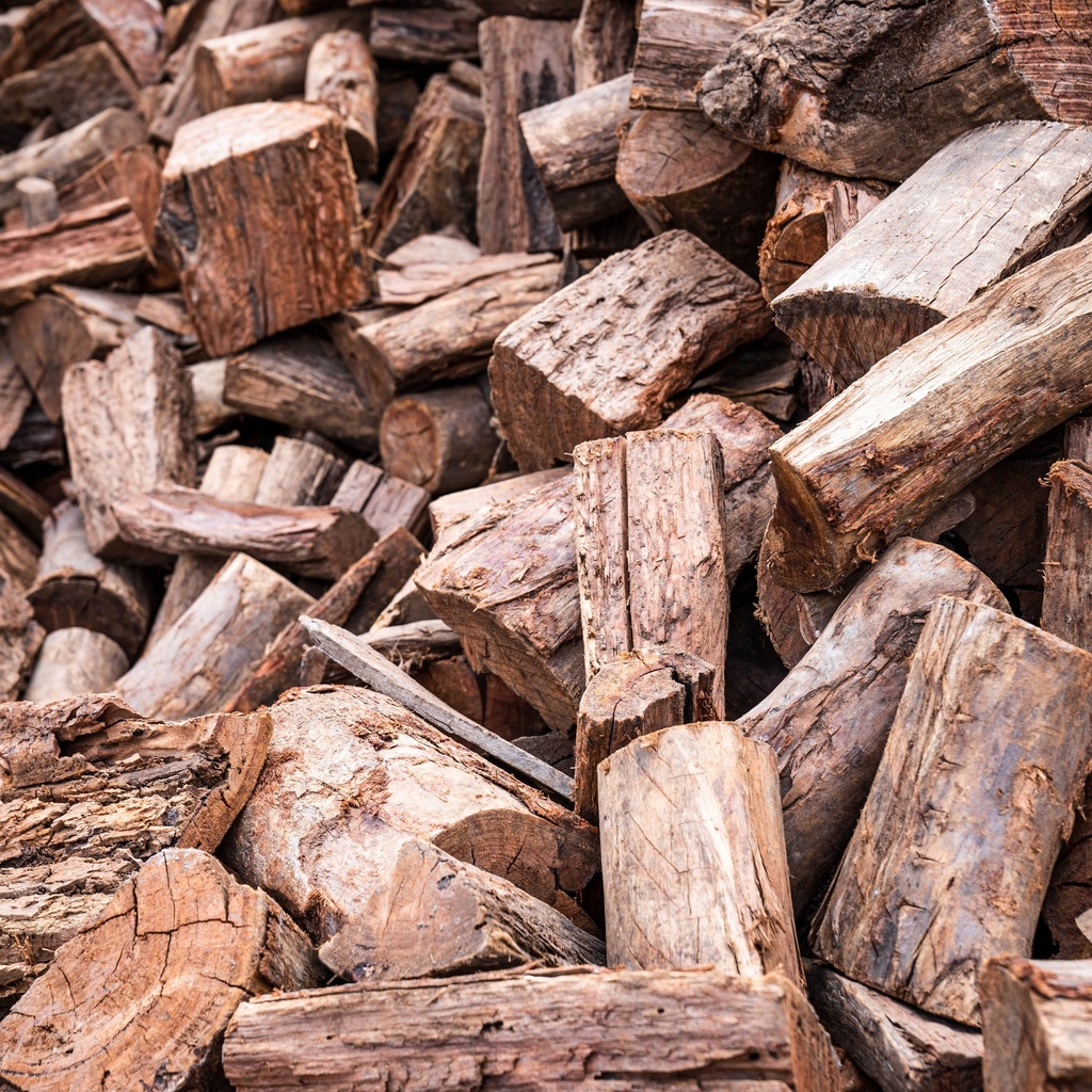 RED GUM FIREWOOD PER TONNE | Daisy's Garden Supplies